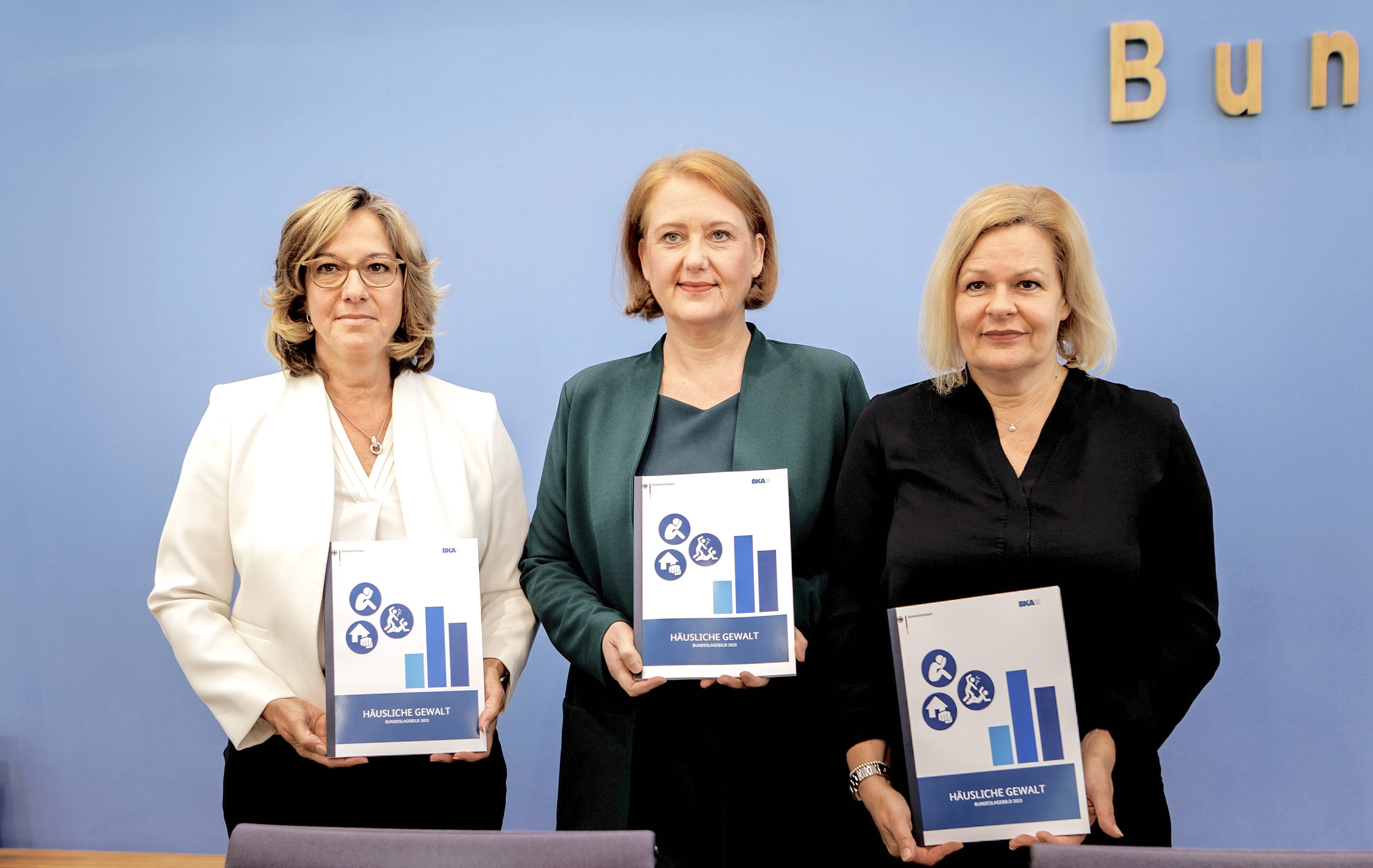 Lisa Paus und Nancy Faeser stellen das aktuelle Lagebild Häusliche ... Lisa Paus und Nancy Faeser stellen das aktuelle Lagebild Häusliche ...